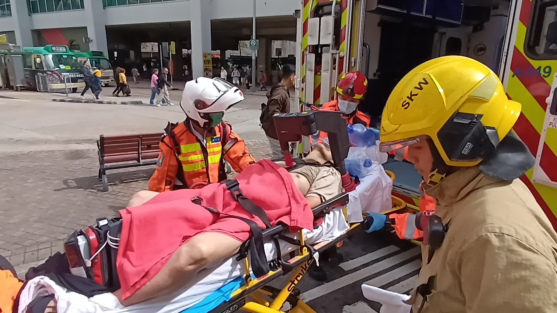 柴灣新翠花園住宅起火！消防勇救出兩父女，不幸一人喪生一人受傷。 - PressMega